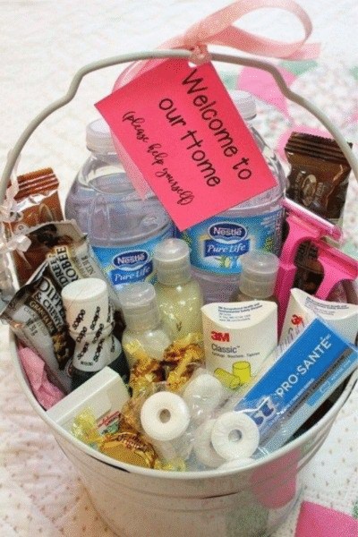 15 Guest Welcome Basket Ideas to Make Every Stay Special 2026